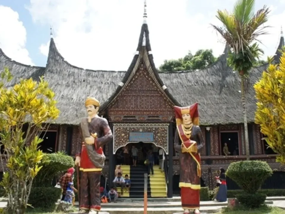 Wisata Budaya di Sumatera Barat, Jelajahi Keindahannya - Hotel Padang